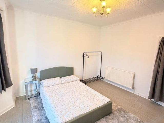 Room at Springhead Road, Gravesham