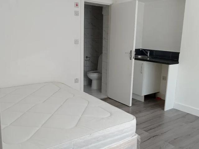 Room at Springhead Road, Gravesham
