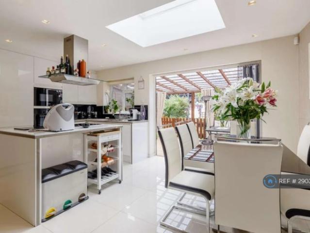 Room at Springvale Avenue, Greater London