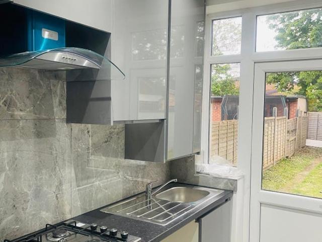 Room at Springwell Road, Greater London