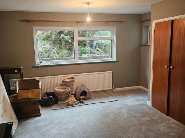 Room at Springwood Road, Wealden