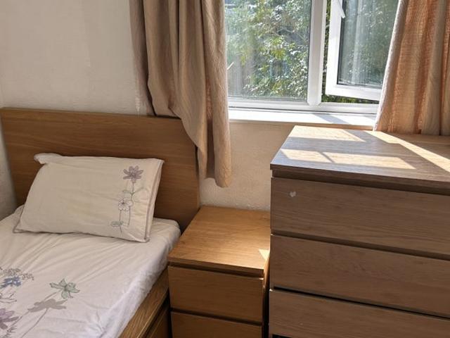 Room at Spruce Hill, Harlow