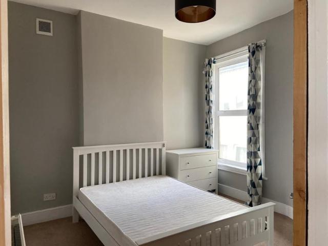 Room at Squires Lane, Greater London