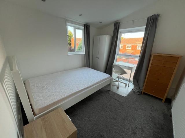 Room at Tudor Road, Bristol