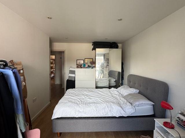 Room at Tudor Road, Greater London