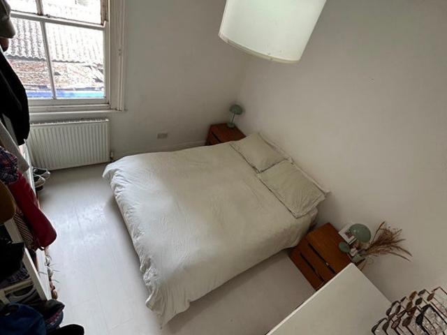 Room at Tudor Road, Greater London