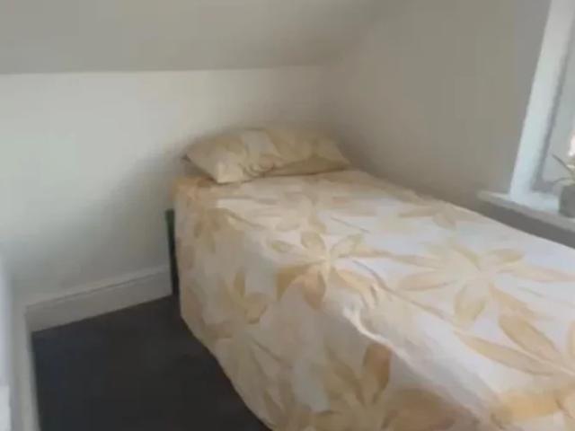 Room at Tudor Road, Luton