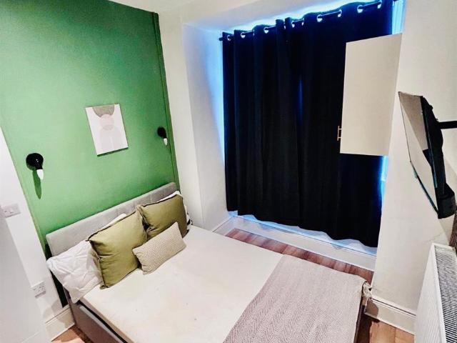 Room at Tunnard Street, Boston