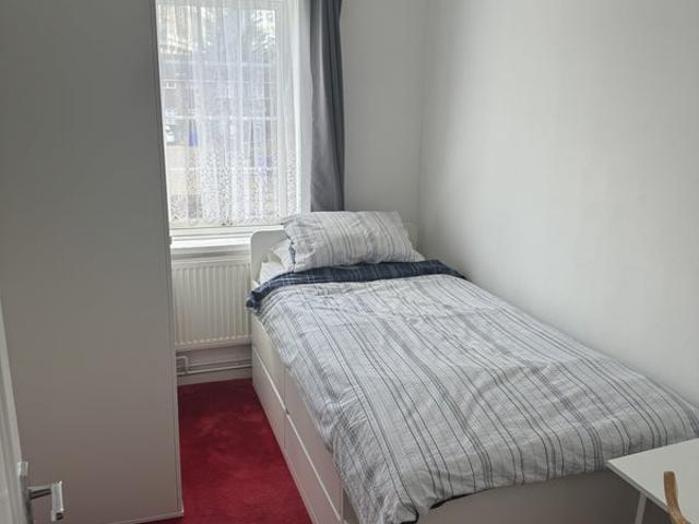 Room at Tunley Green, Greater London
