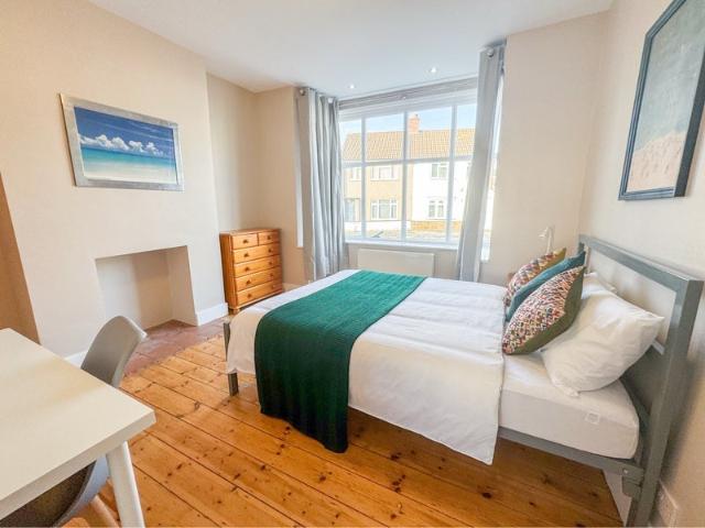 Room at Tunstall Road, Greater London