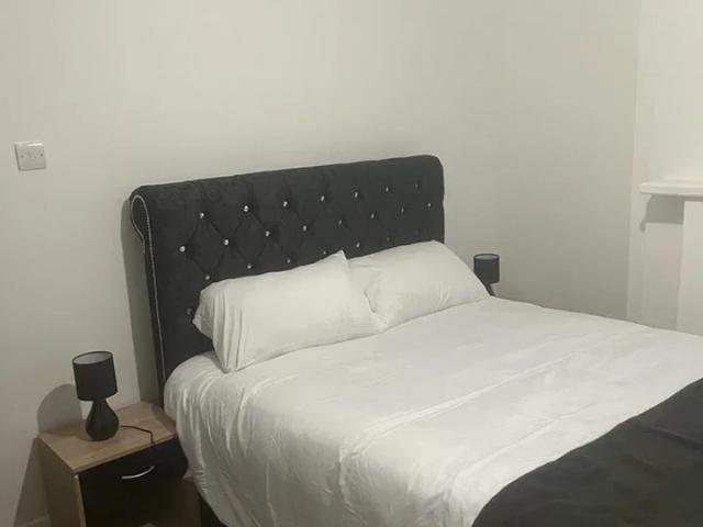 Room at Tunstall Road, Greater London