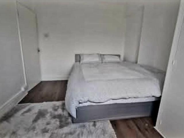 Room at Turner Avenue, Greater London
