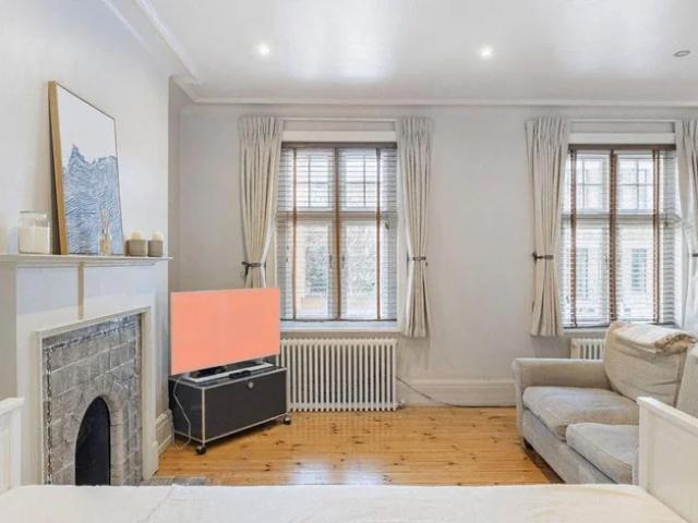 Room at Turner Street, Greater London