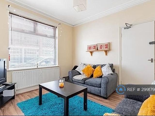 Room at Turner Street, Northampton