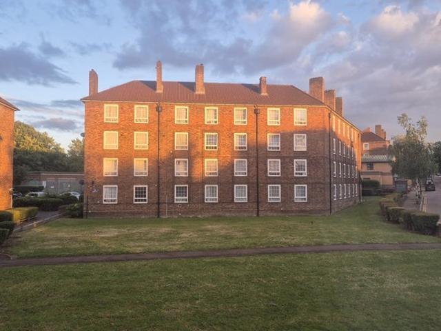 Room at Turnham Road, Greater London