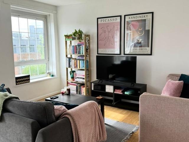 Room at Turnham Road, Greater London