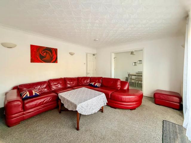 Room at Turnpike Close, Worcester