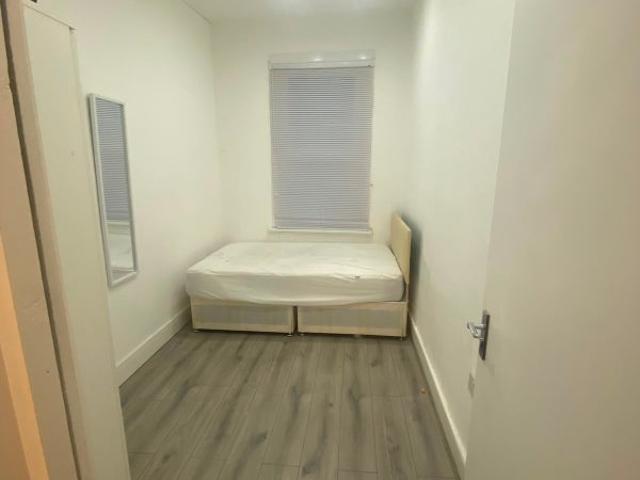 Room at Turnpike Lane, Greater London
