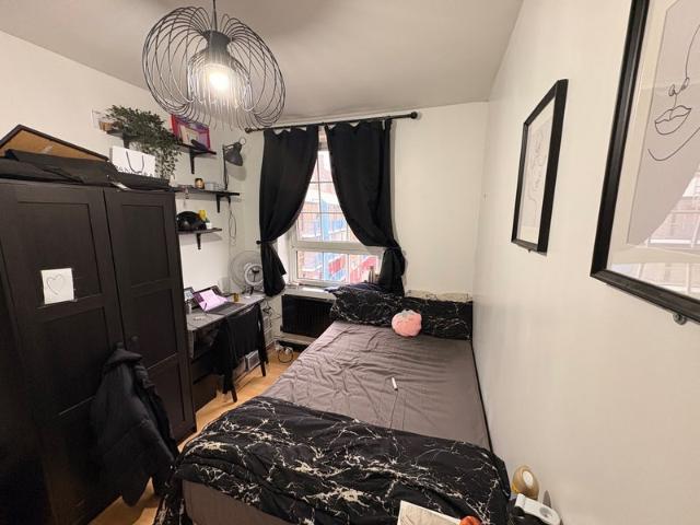 Room at Twine Court, Greater London