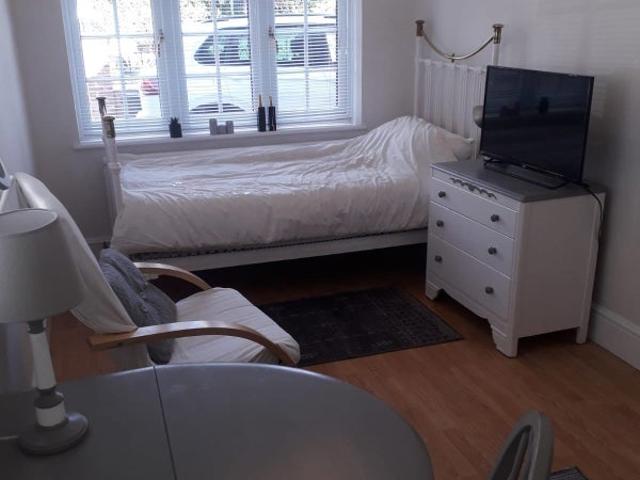 Room at Twickenham Road, Greater London