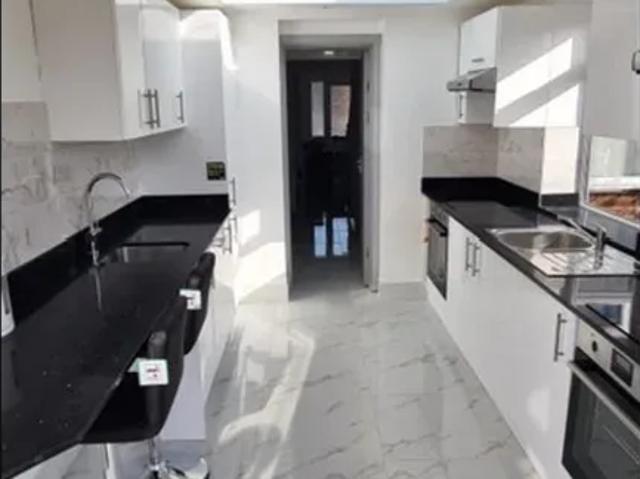 Room at Twyford Abbey Road, Greater London