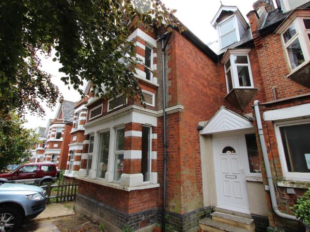 Room at Twyford Avenue, Greater London