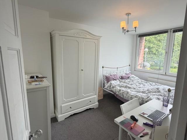 Room at Twyford Street, Greater London