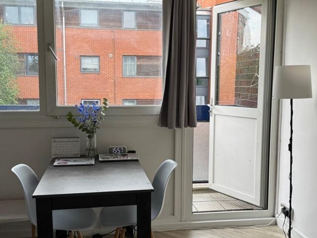 Room at Twyford Street, Greater London