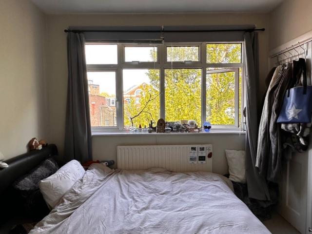 Room at Tyers Gate, Greater London