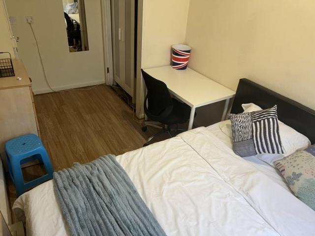 Room at Tyers Street, Greater London
