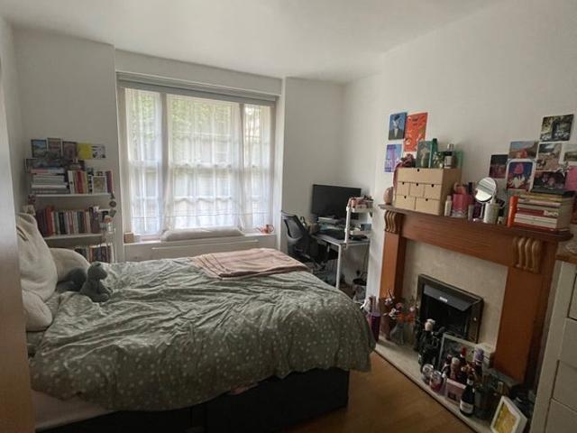 Room at Tyers Street, Greater London