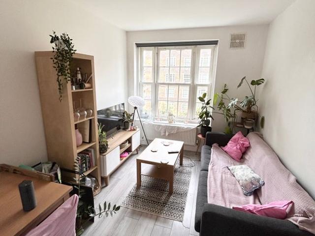Room at Tyers Street, Greater London