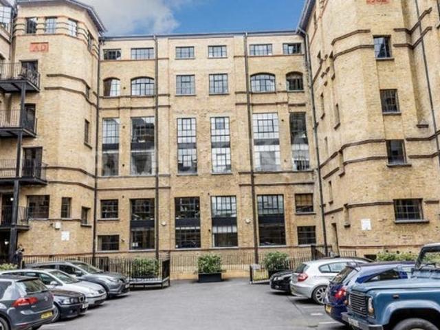 Room at Tyssen Street, Greater London
