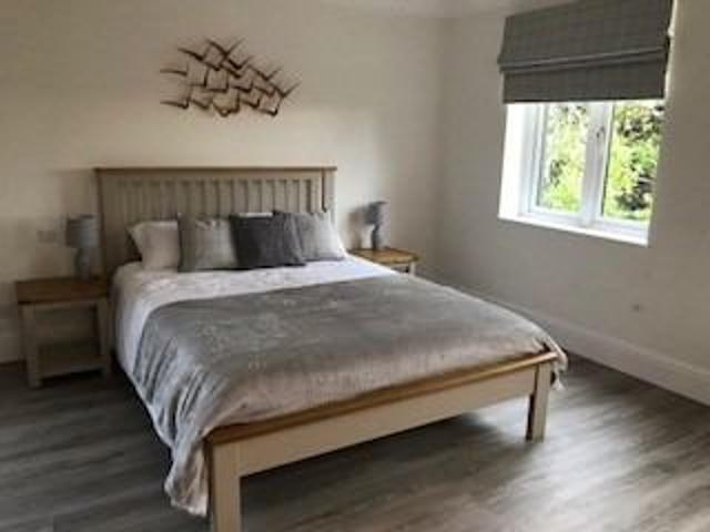 Room at Tŷ Draw Road, Cardiff