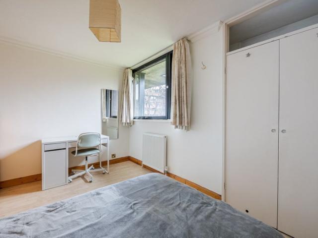 Room at Tachbrook Street, City of Westminster