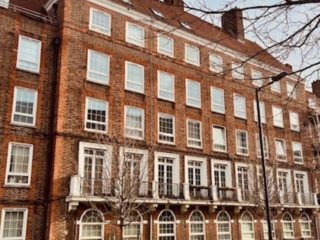 Room at Tabard Street, Greater London