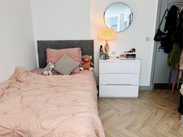 Room at Talbot Street, Nottingham