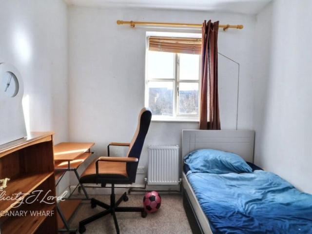 Room at Tallis Close, Greater London