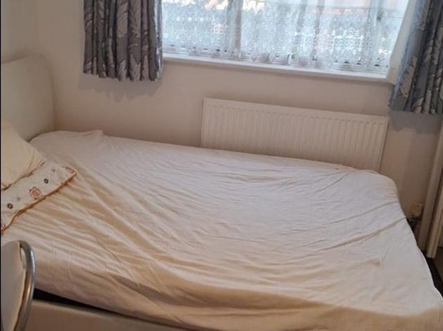 Room at Tamworth Lane, Greater London