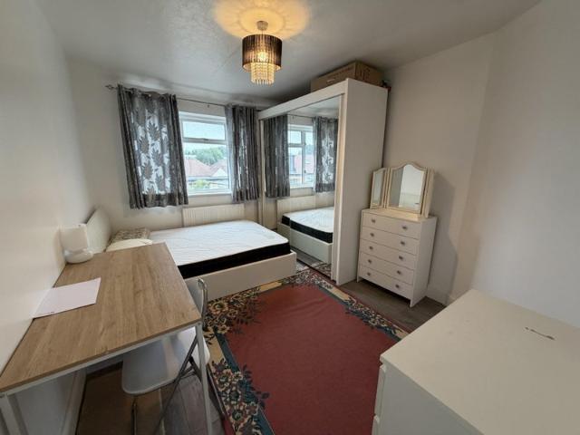 Room at Tamworth Lane, Greater London
