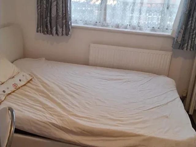 Room at Tamworth Lane, Greater London