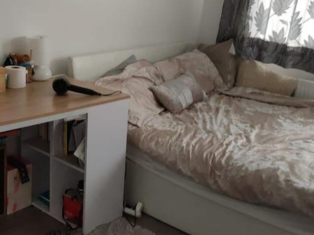 Room at Tamworth Lane, Greater London