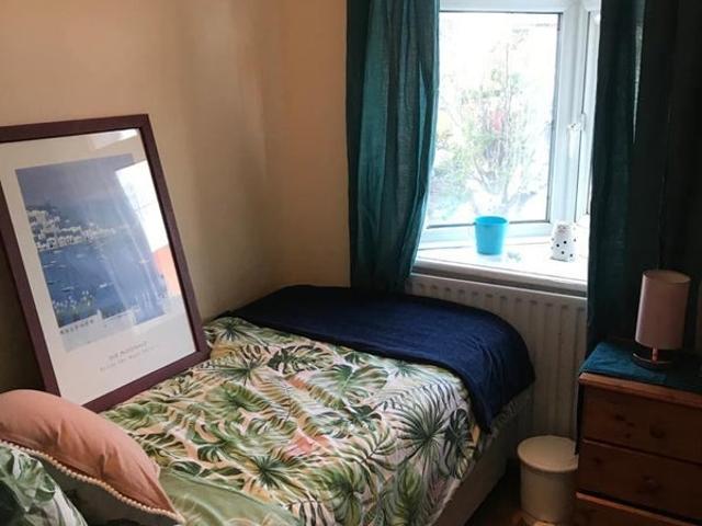 Room at Tamworth Lane, Greater London