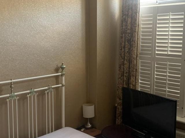 Room at Tamworth Park, Greater London