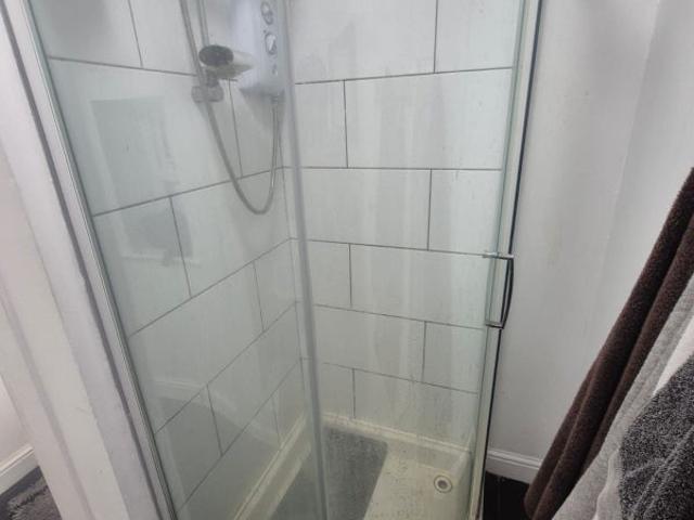 Room at Tamworth Road, Tamworth