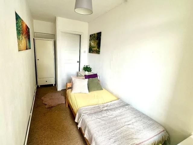 Room at Tangley Grove, Greater London