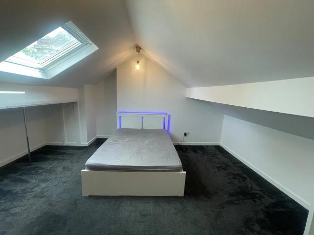 Room at Tanshelf Drive, Wakefield