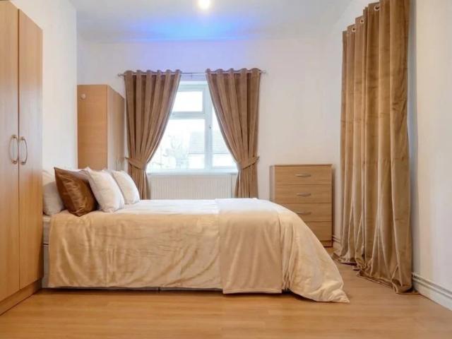 Room at Tarling Street, Greater London