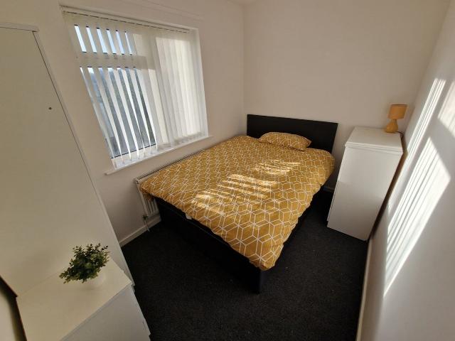 Room at Tarrant Grove, Birmingham
