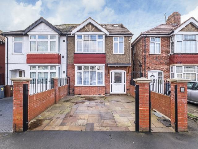 Room at Taunton Avenue, Greater London